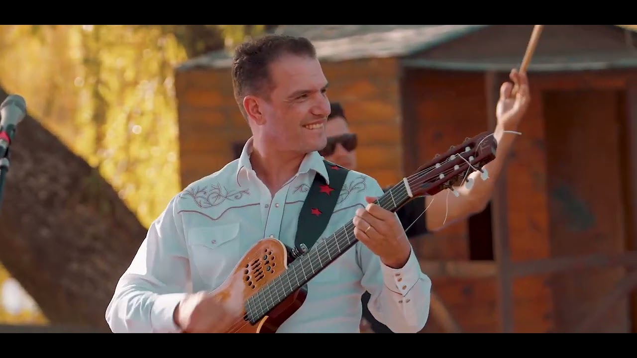 Para los Cantores - Chacarera - Daniel Cuevas - (Video Oficial) - YouTube