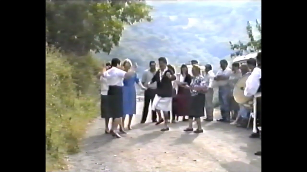 Bailando o solto en Seceda do Courel - Ano 1994 - YouTube