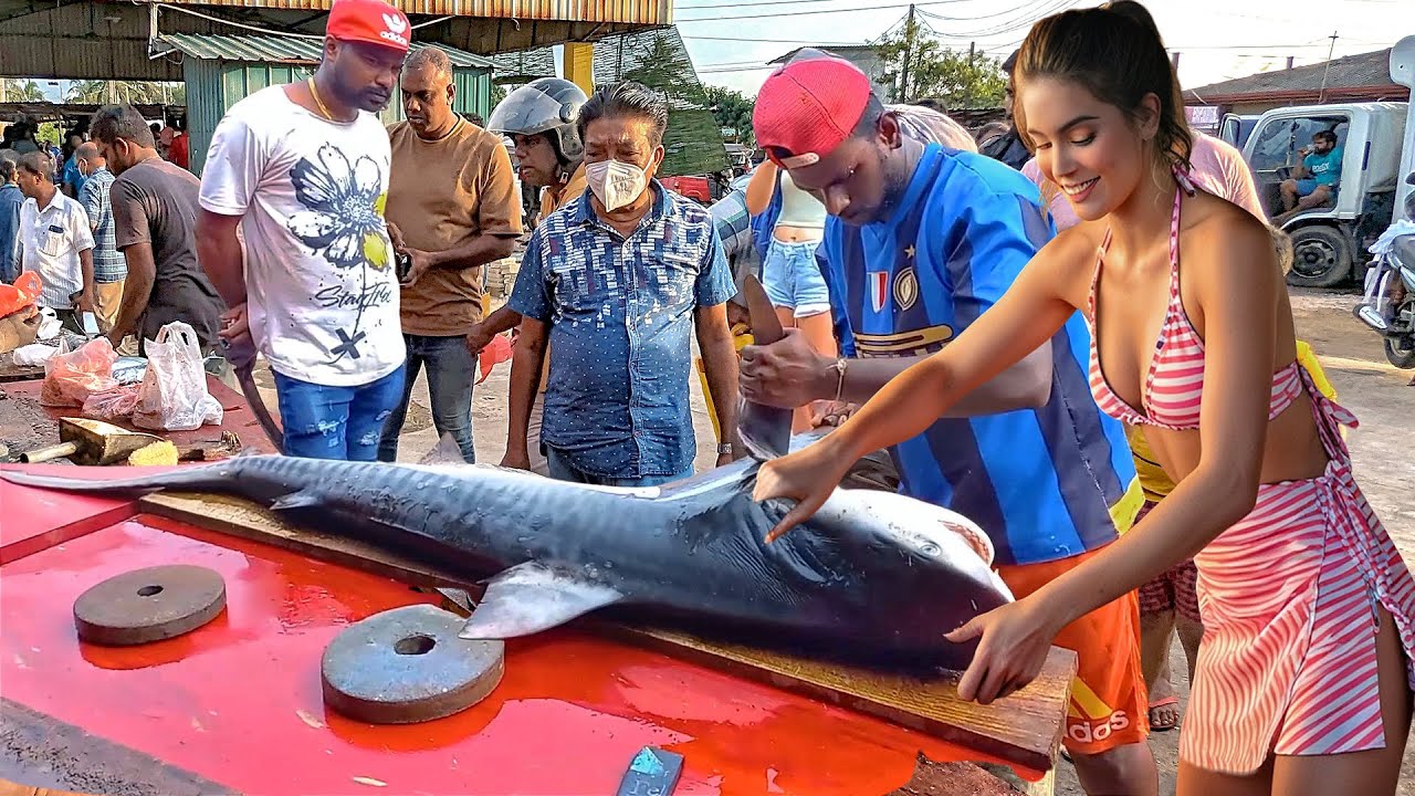 ATTRACTIVE !! Biggest Street Fish Cutting Fish Market Master Cutting ...