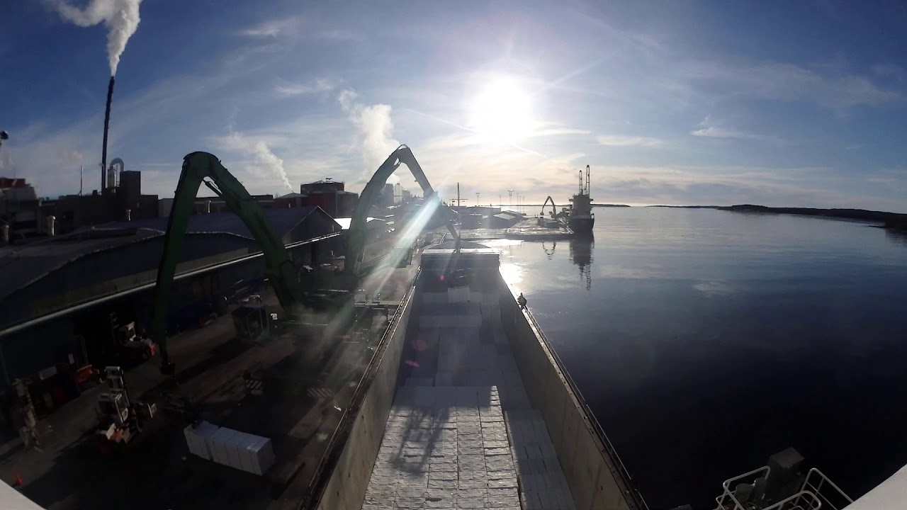 General cargo vessel loading woodpulp / January 2020 - YouTube
