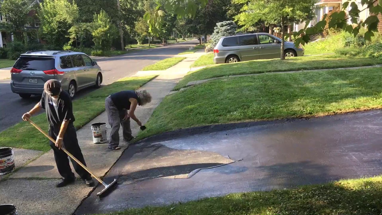 Driveway Blacktopping Time-Lapse - YouTube