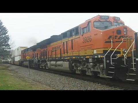 BNSF 8160 w/ Tier 4 Gevo Leads Long Stack Train - YouTube
