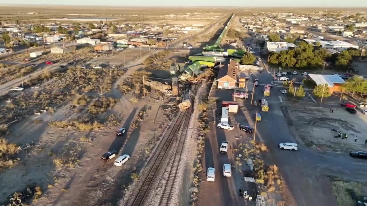 Freight train derails in Pecos, Texas, kills 2 - YouTube