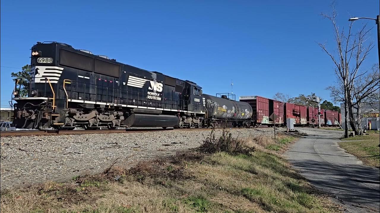 Norfolk Southern G68 at Valdosta GA (January 7, 2025){1131} - YouTube