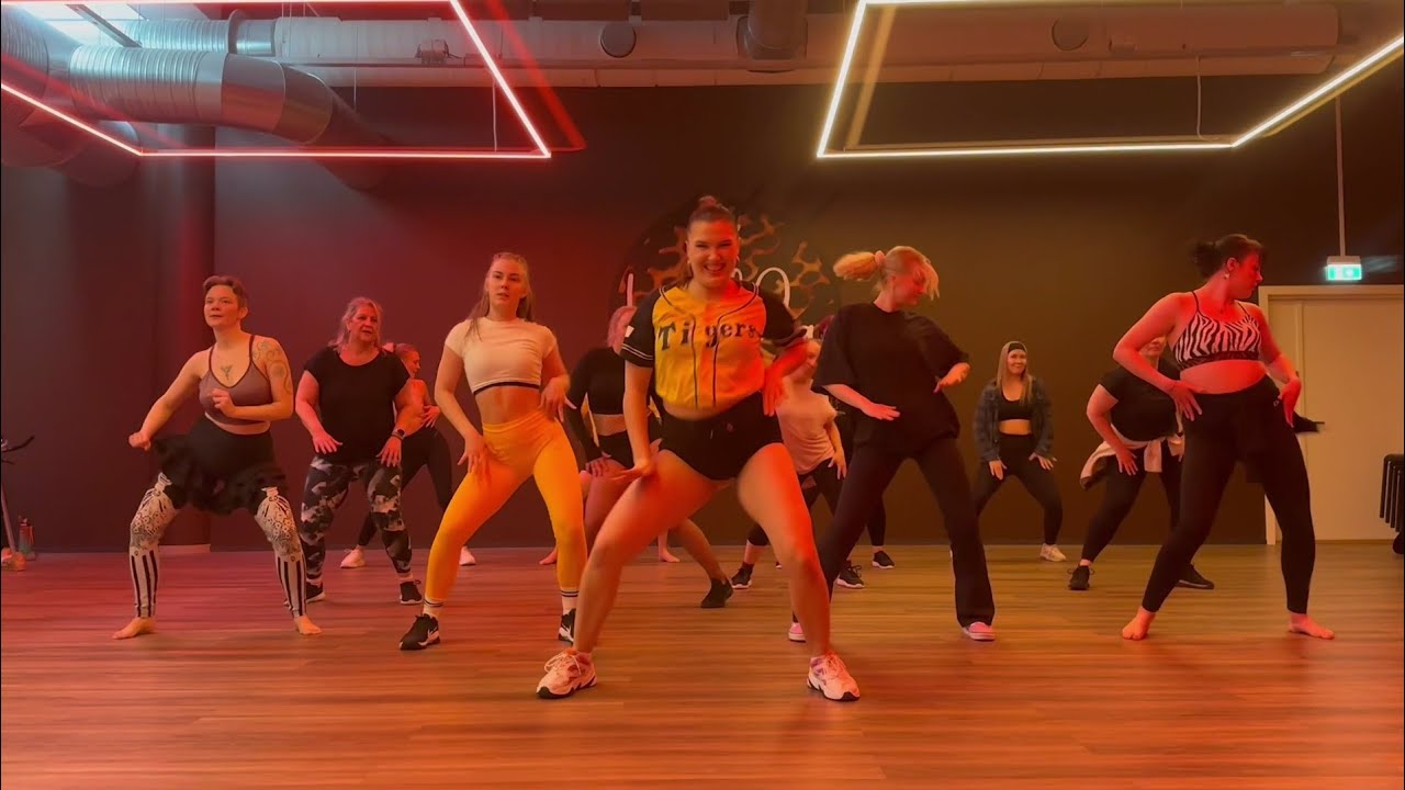Female Dancehall Choreography by Miittu Lehvävirta | Round a Back ...