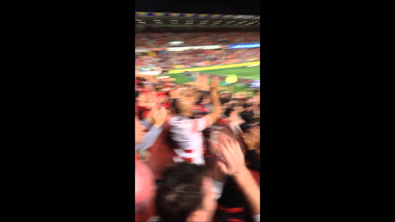 Red and Black Bloc diss Melbourne Victory - YouTube