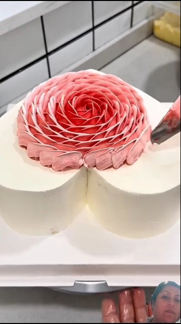 heart shape cake #cake #cakedecorating #viral #rosecake - YouTube