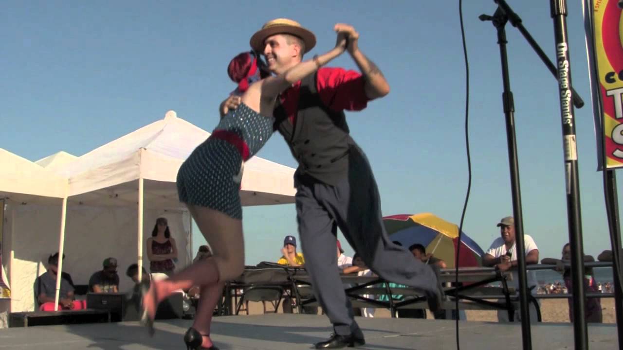 Gin Minsky & Roddy Caravella at the Coney Island Talent Show - YouTube