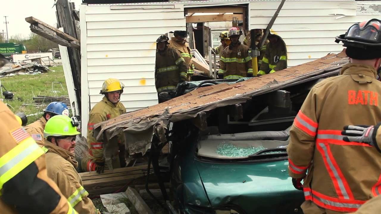 2014 Crash Course Pit 5-Vehicle Into Structure - YouTube