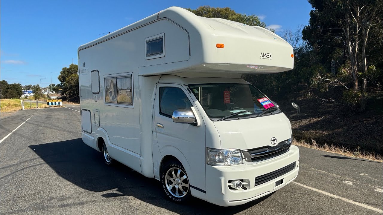2010 Toyota Hiace Annex Minnebago Motorhome Walk Around - YouTube