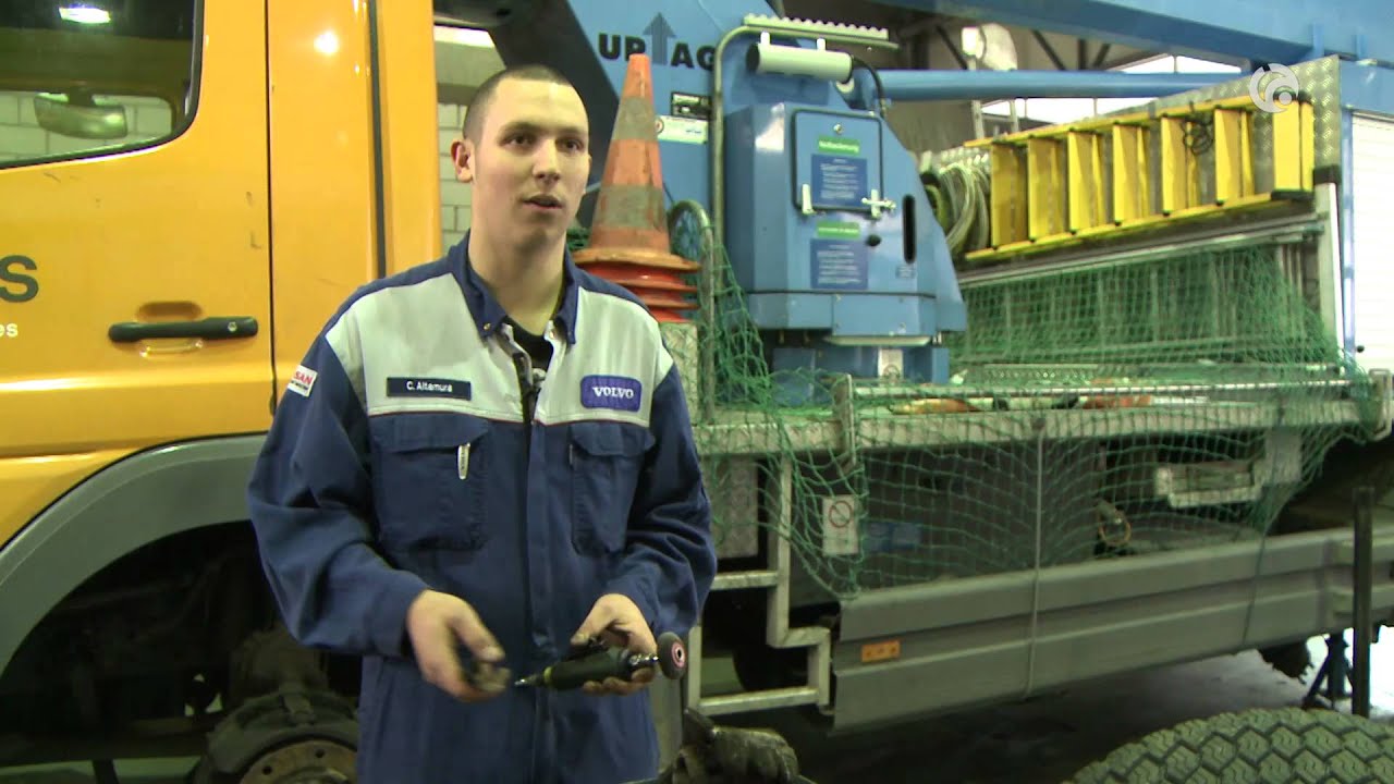 Les mains dans le cambouis avec Christophe - YouTube