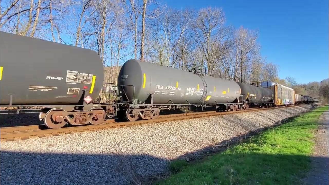 NS 4058 leads the northbound mixed freight...horn greeting - YouTube