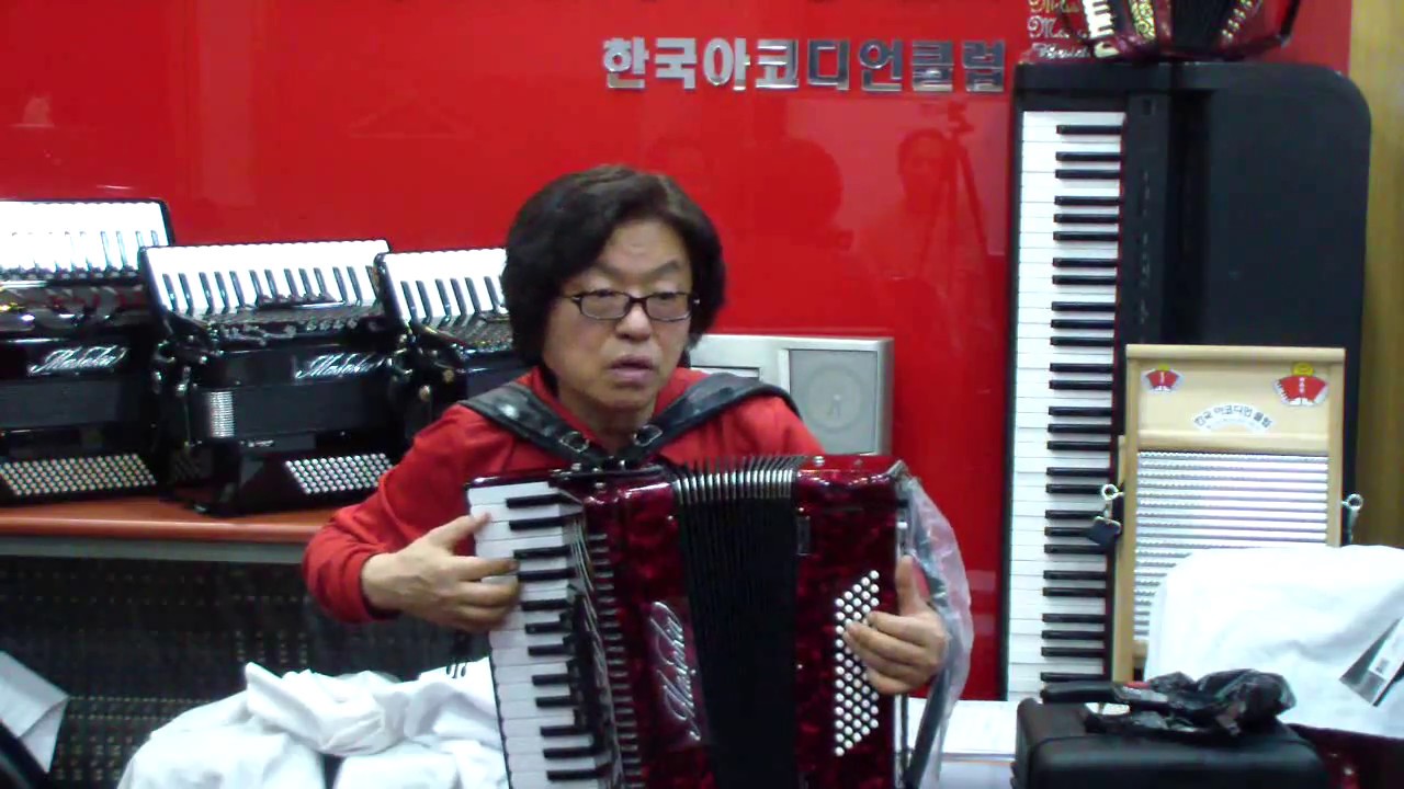 아코디언선생님들수업 1 을몰래보는초급부터최고급까지 탈북 새터민 에 한해서 초보에서예술단원까지 무료로 교육합니다 악기무료