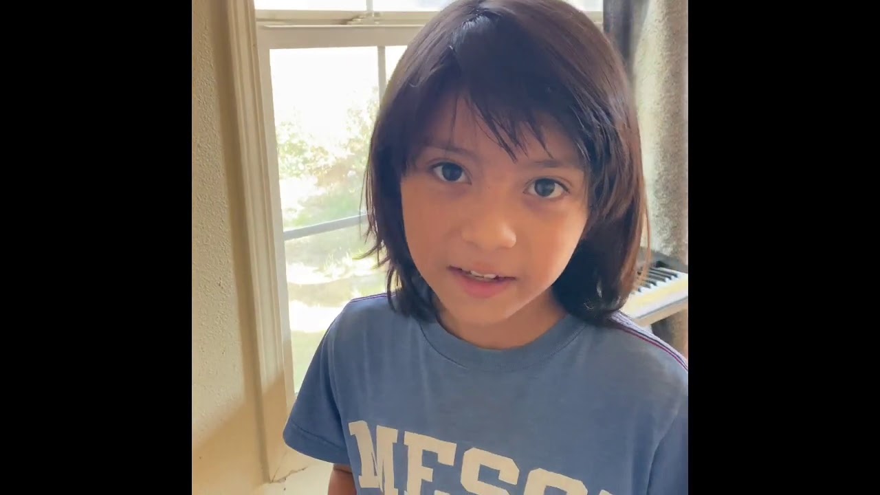 Teaching my goldfish how to do tricks - YouTube
