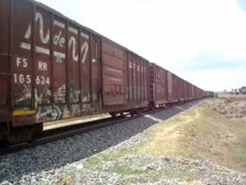 Ferrosur 4437 y 4421 Mixto Encuentro con la FSRR 4432 con Quimico Rumbo a Veracruz - YouTube