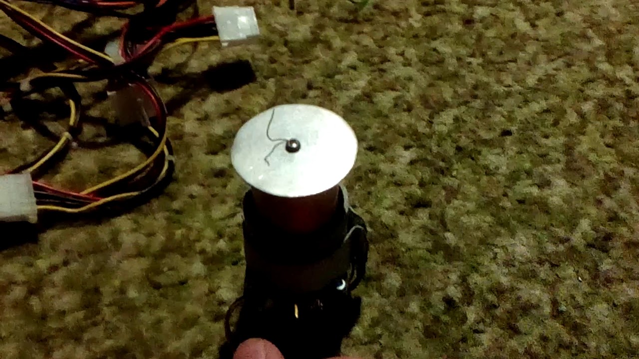Mini Solid State Tesla Coil demo - 3 cm secondary diameter - YouTube