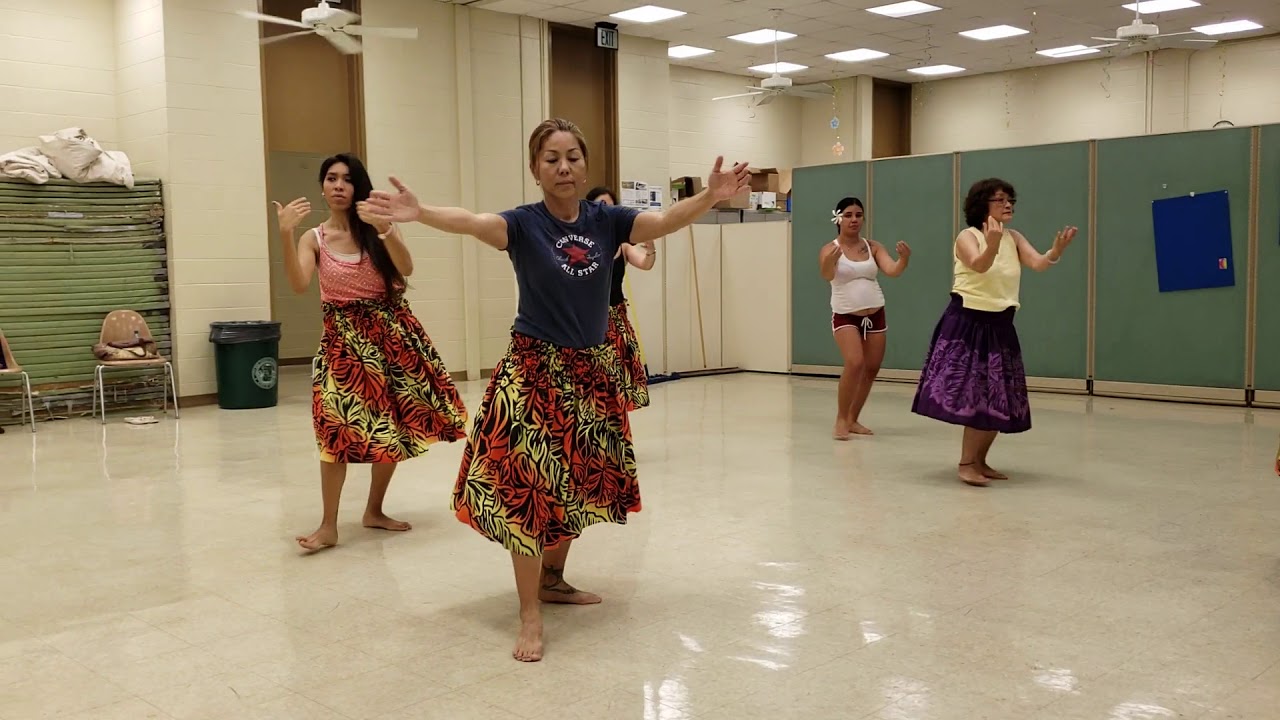 Wahine Hula - Lei Ho'oheno - YouTube