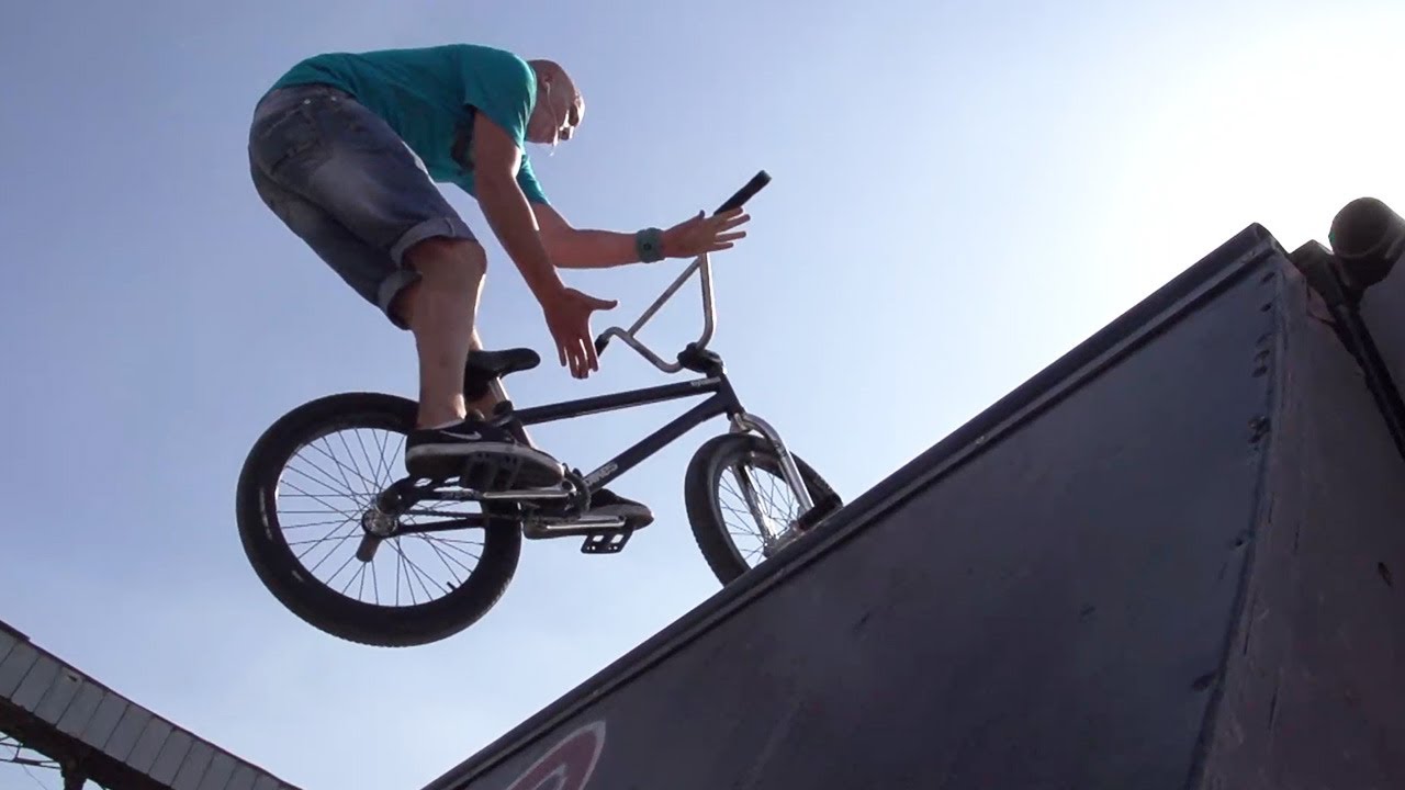 Perger Fitnesspark: „Superman“ am BMX - YouTube