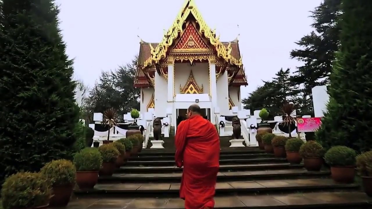 Wat Buddhapadipa: Life in Wimbledon's Thai Buddhist Temple. - YouTube