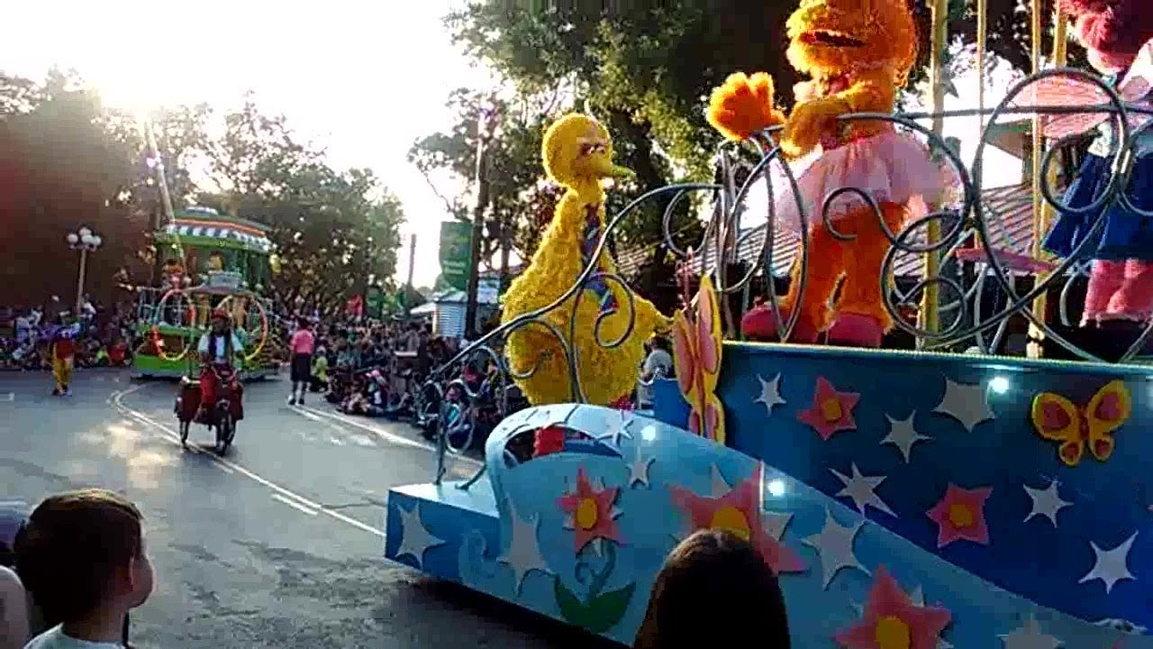 Sesame Street Party Parade & Fireworks Show/SeaWorld San Antonio ...