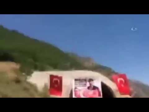 BAYRAK ASARKEN TERÖRİSTLER ATEŞ AÇTI!!