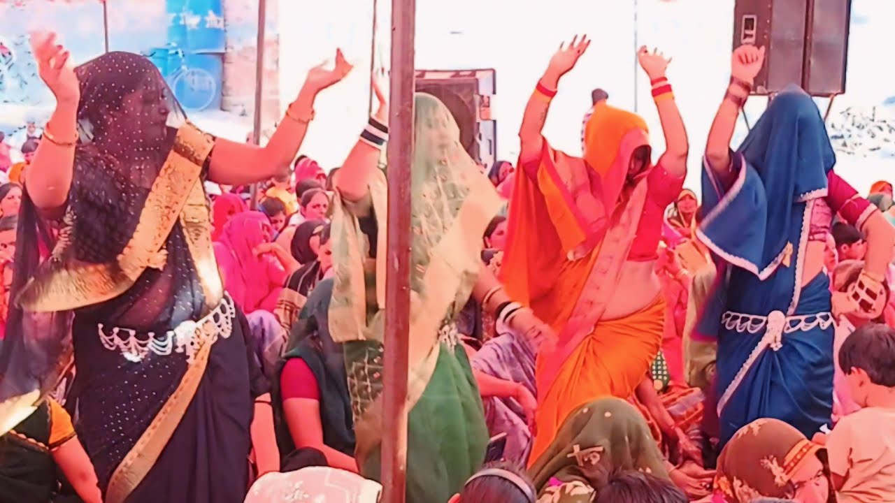 इटावा में दरोगा जी की नई नवेली दुल्हन का देहाती डांस Naibahukadehatidance Poonamshastri