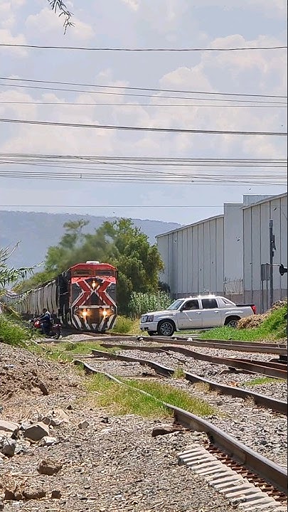 FXE Zebra Y EMDX SD70ACe - T4 🦓⚫ - YouTube