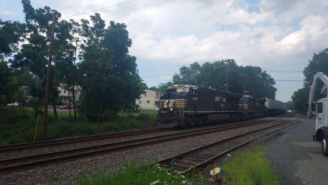NS 3658 ET44AC Leads 23G through Piscataway! 7/5/24 - YouTube