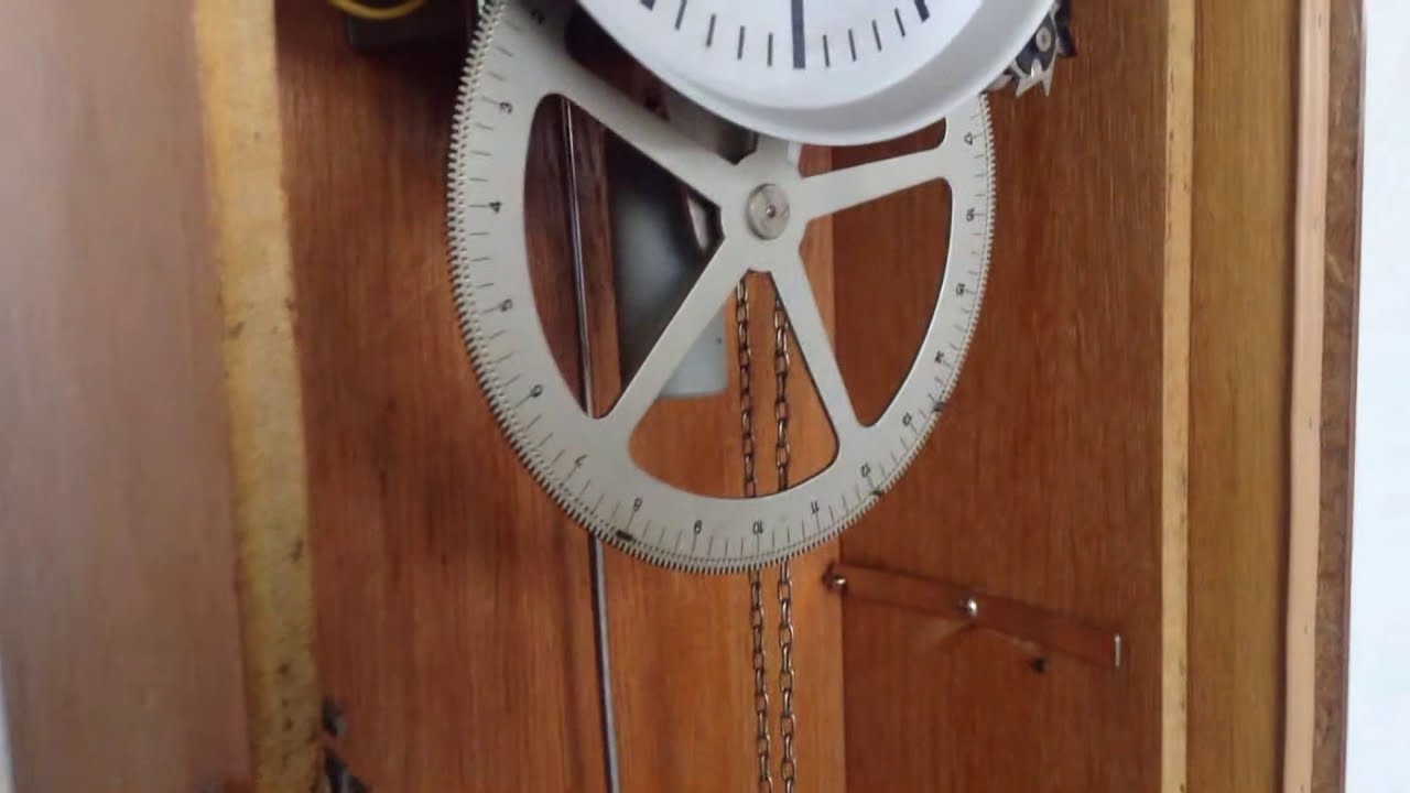 Burk master clock restored by R.Caruso - YouTube