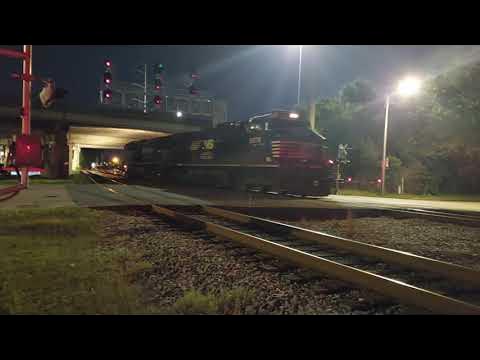 Eastbound NS Light Power heads into Lamberts Point Coal Terminals in Norfolk ,Va. - YouTube