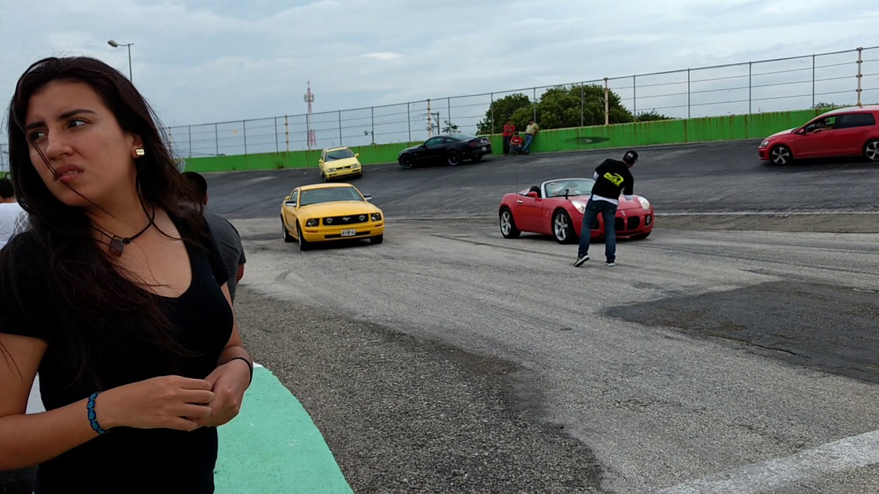 Pontiac soltisce gxp vs Ford Mustang gt - YouTube