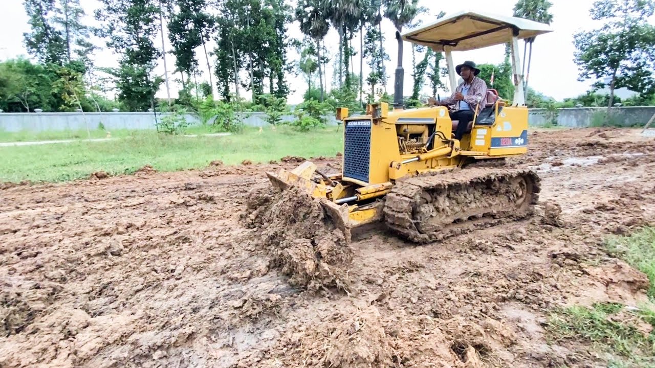 Amazing Impressive Bulldozer Working In Mud - YouTube