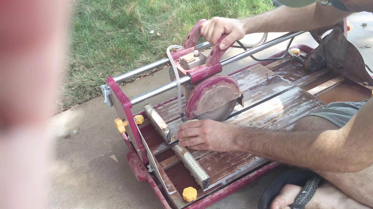 Cutting a Geode with a wet saw. - YouTube