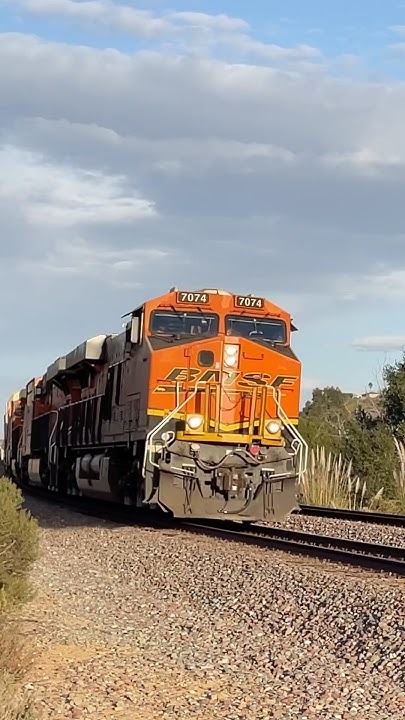 BNSF 7074 rolling through CP Rose. - YouTube