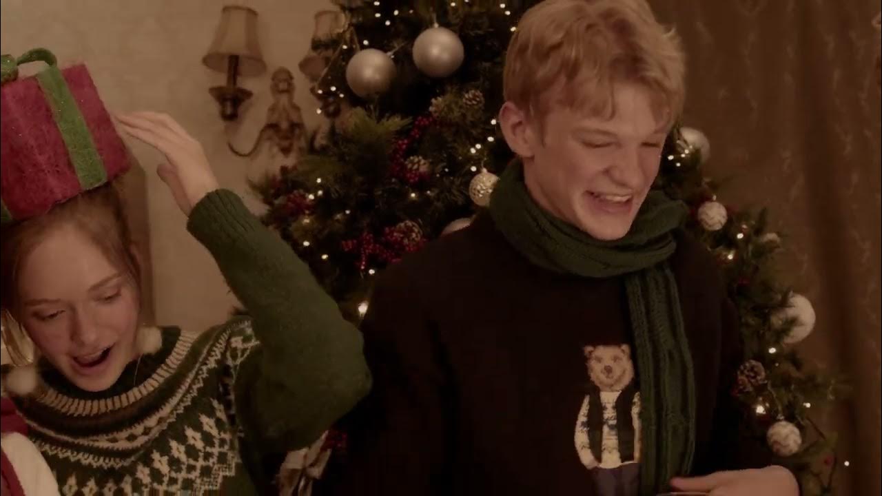 WHO.A.U 22FW HOLIDAY EDITION - YouTube