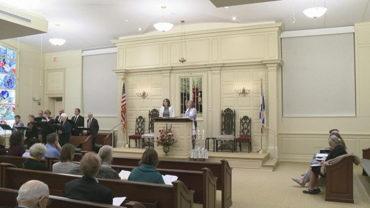 Norfolk synagogue stands with Ukraine - YouTube