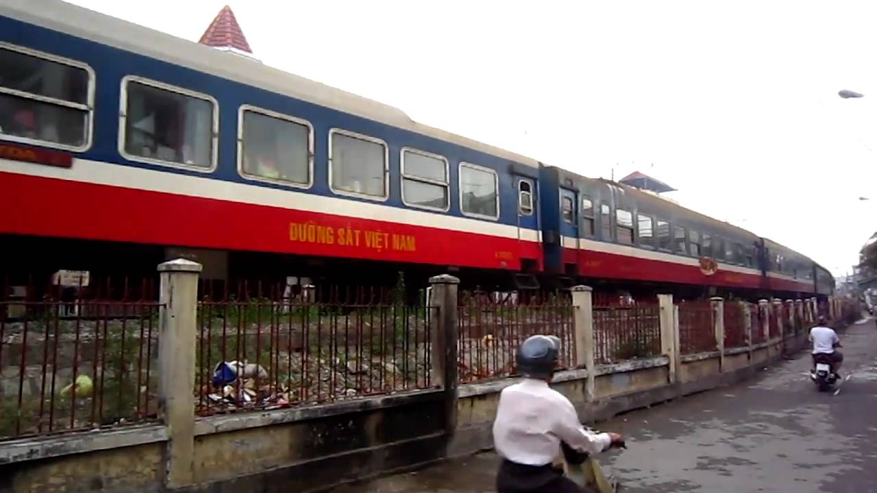[23/1/2011] D13E-710 kéo SE10 - YouTube