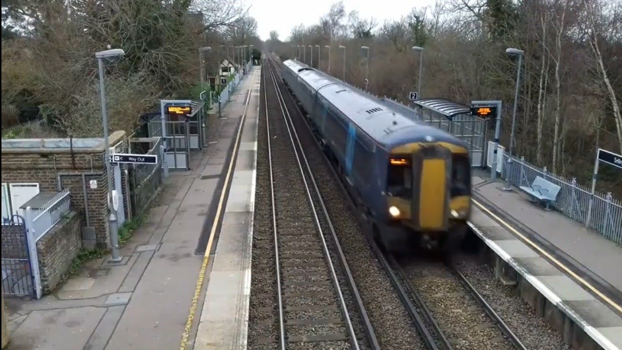 SE class 375 shooting through Selling with 2 tone horn - YouTube