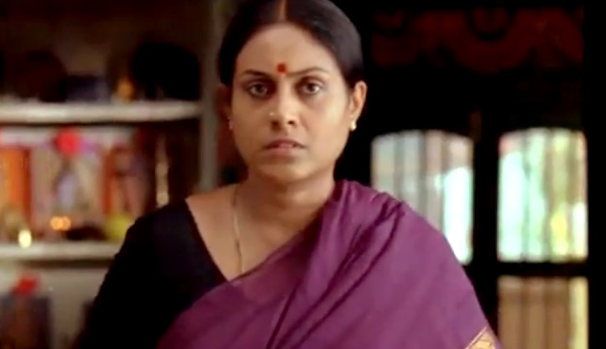 Jagadam Movie || Saranya Ponvannan Slapping Ram Beautiful Mother ...