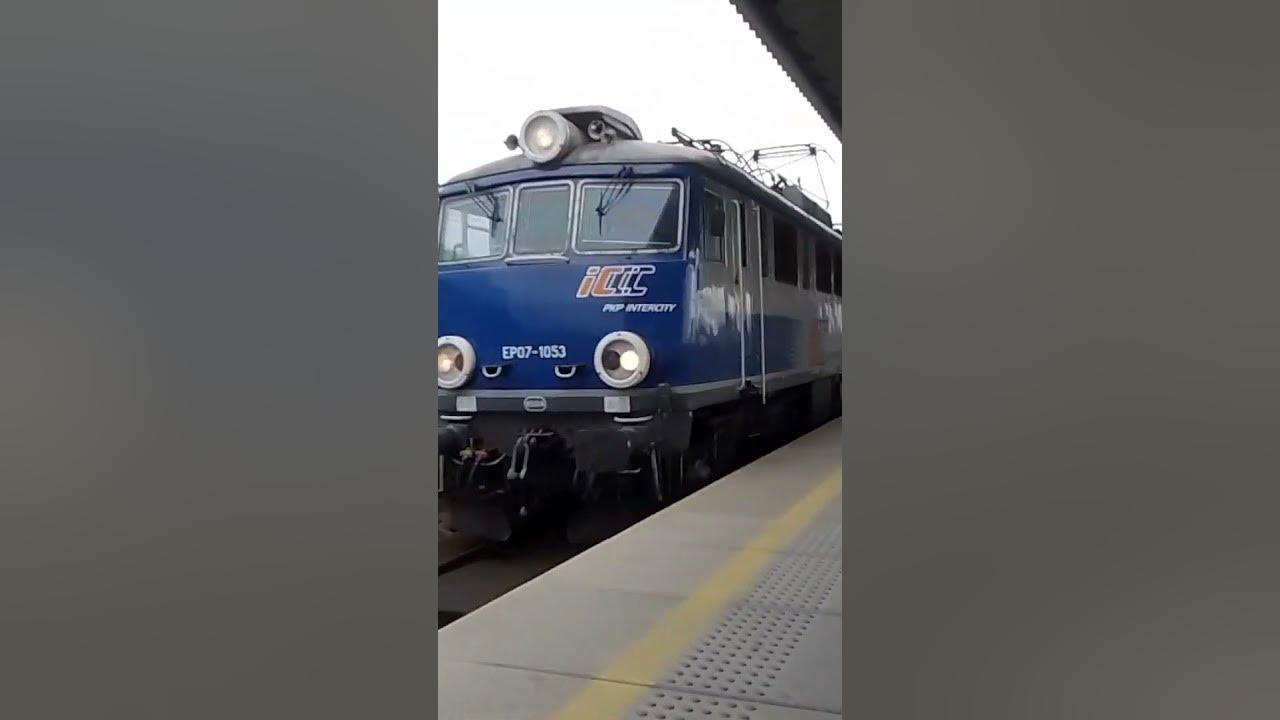 Przyjazd pociągu INTERCITY z EP07 na czole . Przyjazd na stację Piła Główna - YouTube
