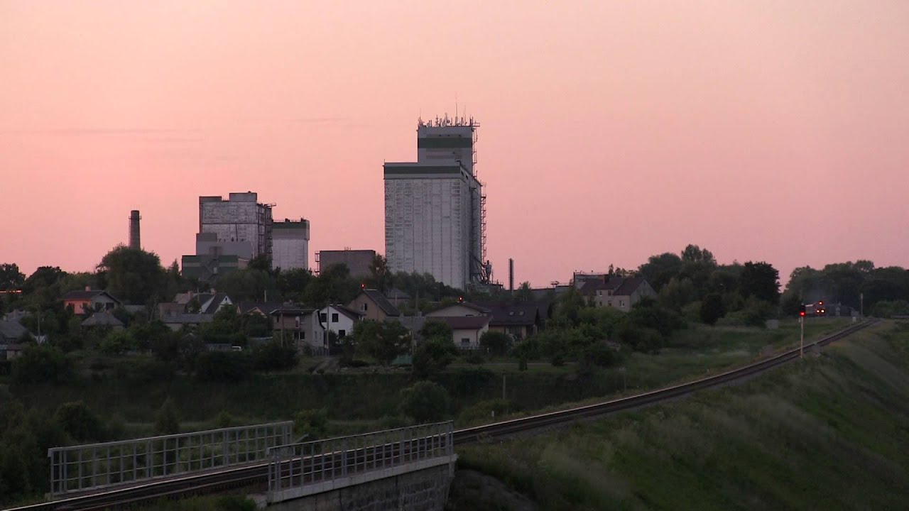 Тепловоз ТЭП70БС-002 с пассажирским поездом / TEP70BS-002 with a ...