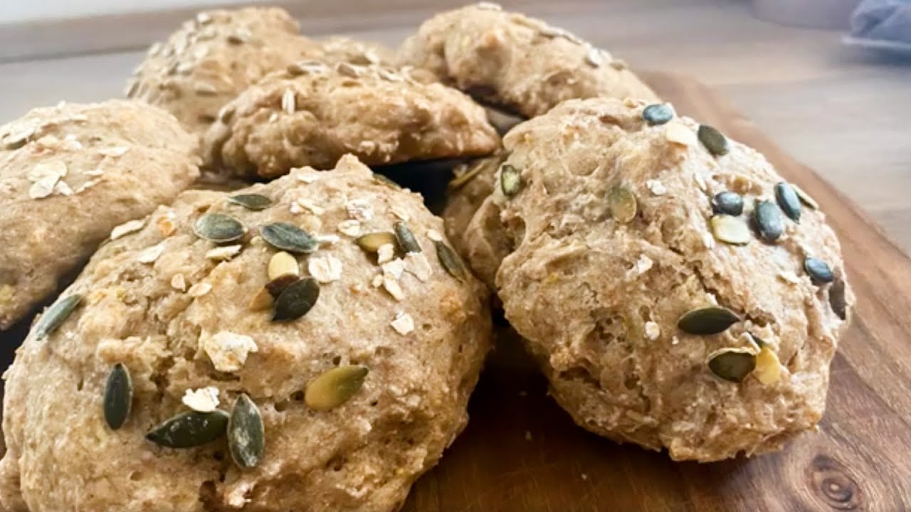 Grove boller bagt med tørgær - Nemme, saftige boller lavet med tørgær ...