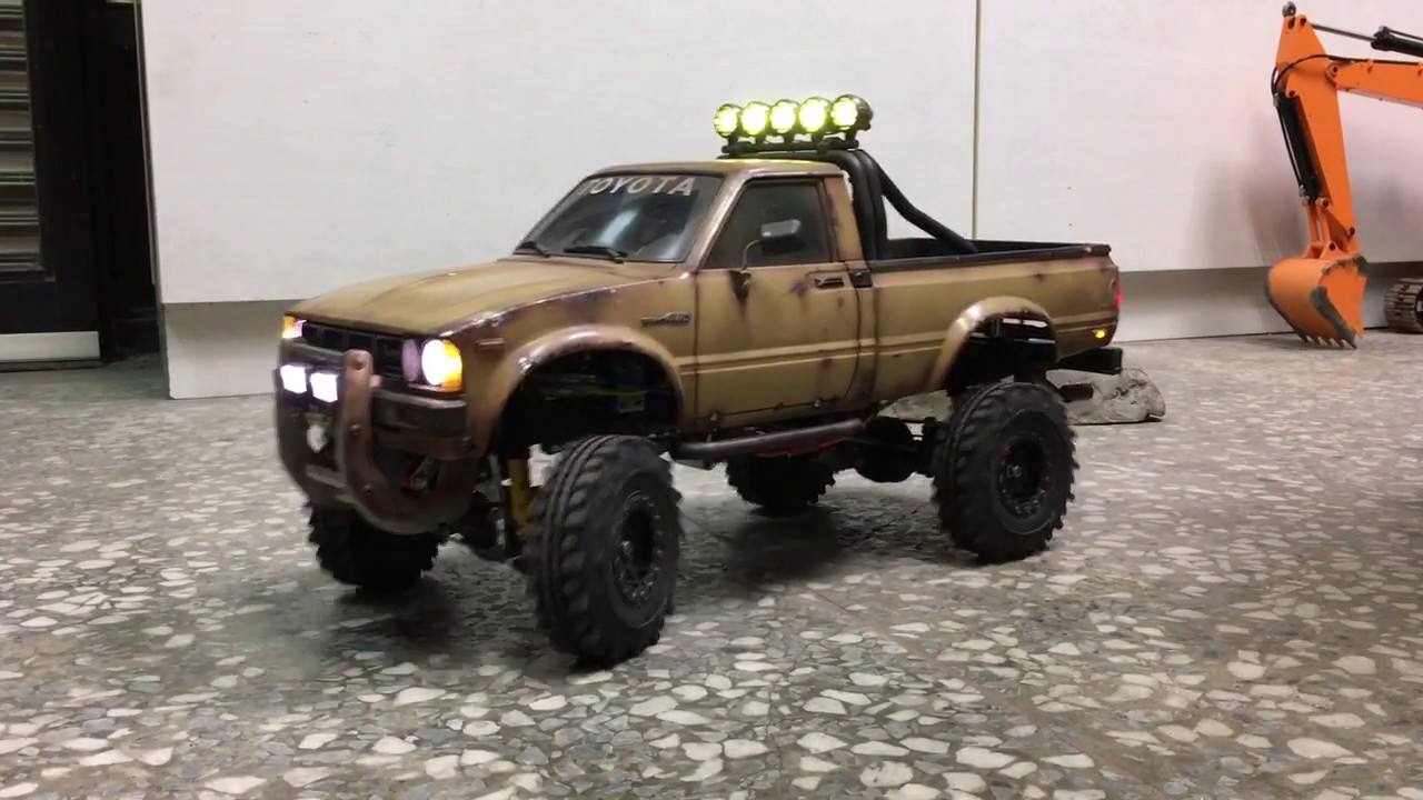 TAMIYA TOYOTA 4x4 PICK - YouTube