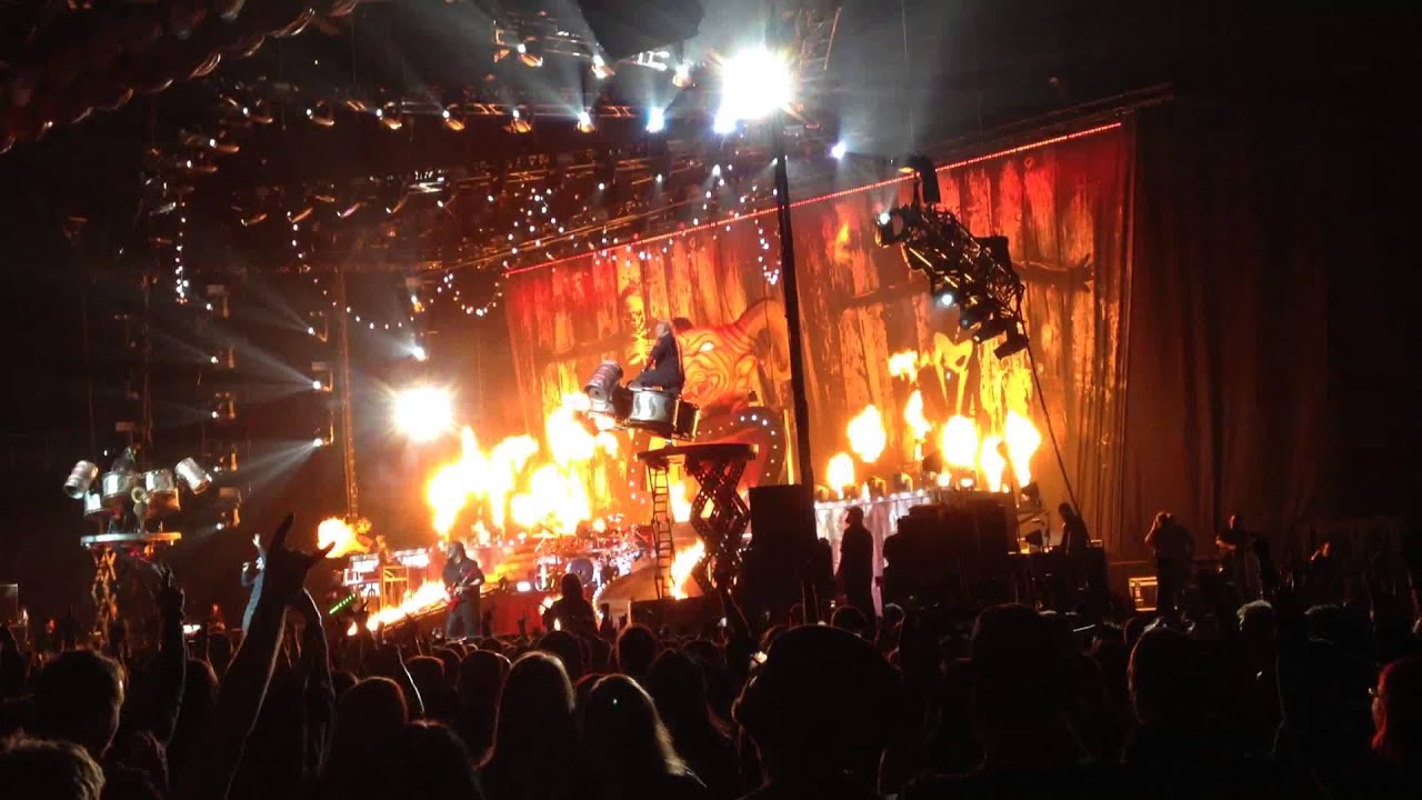 Slipknot - Surfacing (finale) live at Glasgow SSE Hydro - YouTube