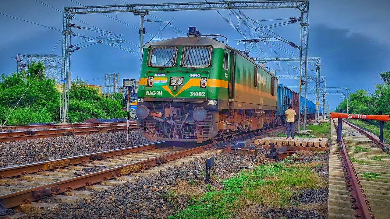 INDIAN RAILWAY+ THE GOODS TRAIN ! Freight train carrying their goods ...