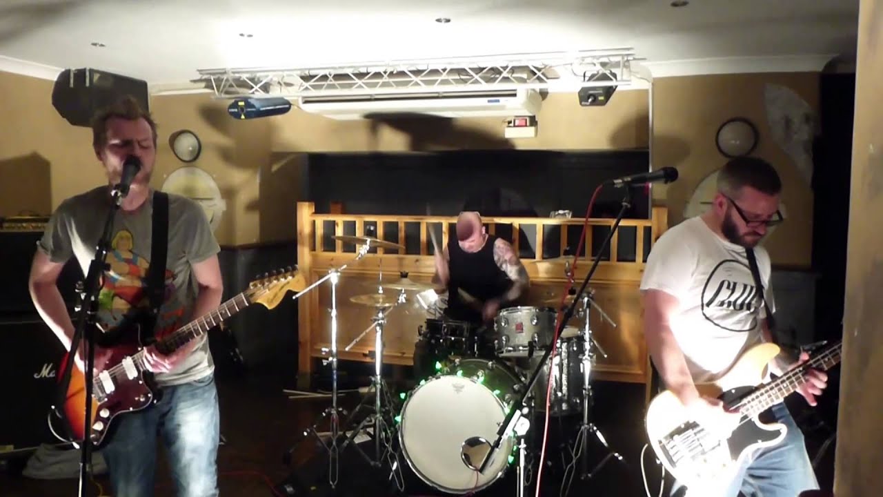 High/Low - Machines (Saks Underground, Southend. 19/12/2014) - YouTube