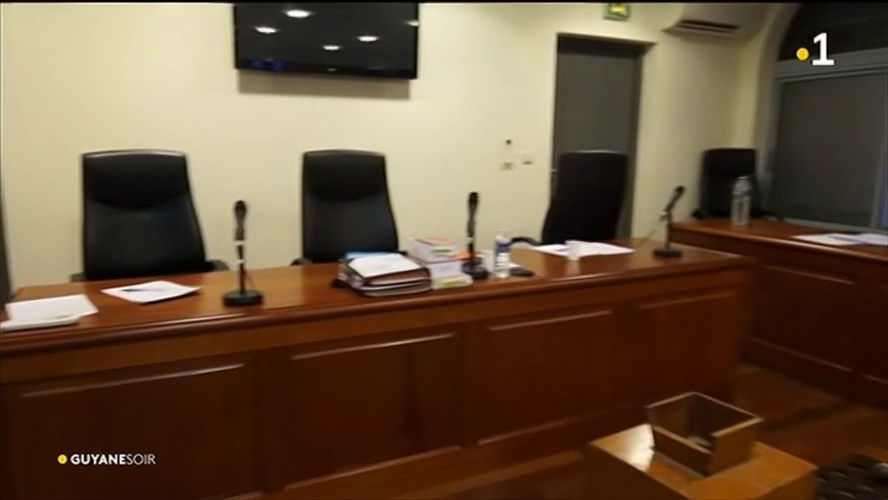 Justice : affaire Mackenzie , premier jour d'audience - YouTube