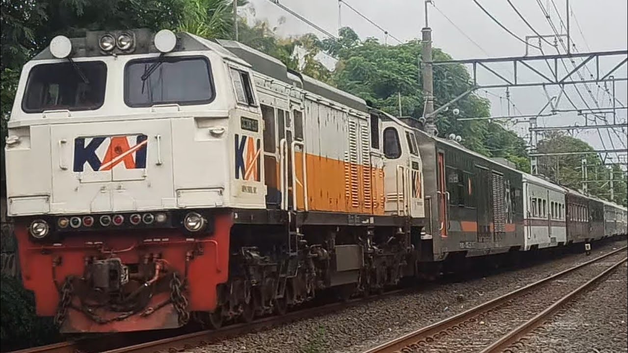 SPESIAL Kereta Api Luar Biasa (KLB) Rombongan MMS GROUP - YouTube