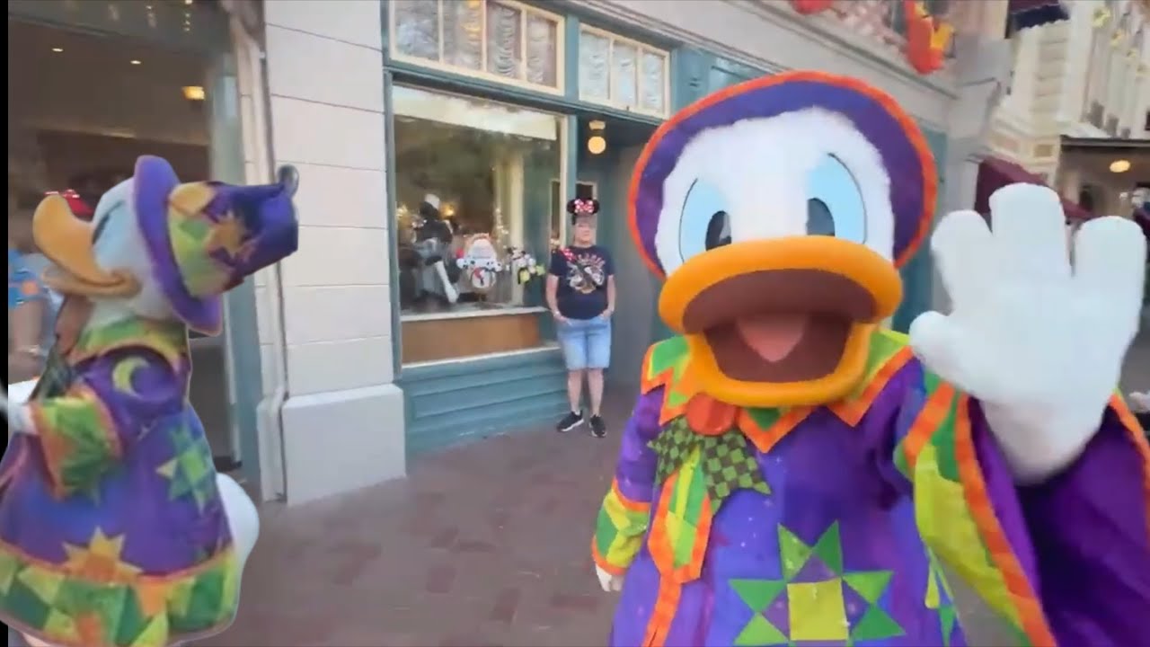 Wizard Donald at the Disneyland Resort Halloween 2024 - YouTube