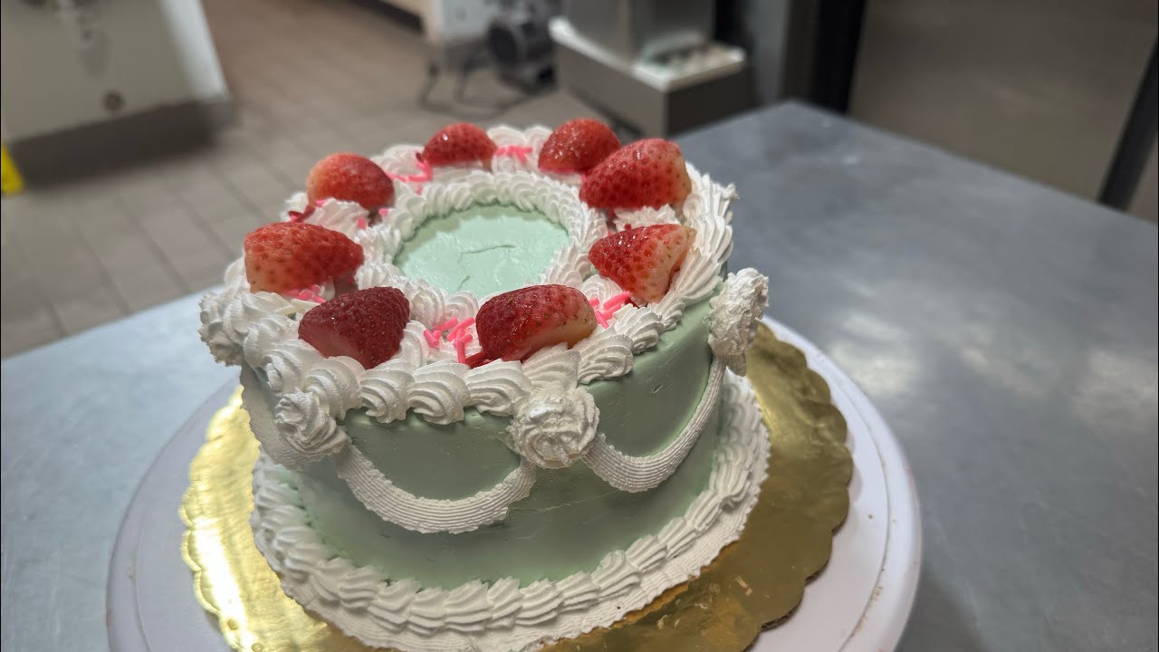 Making Ivy’s 18th Birthday Cake (Chillin’ at CS Pt. 43) - YouTube